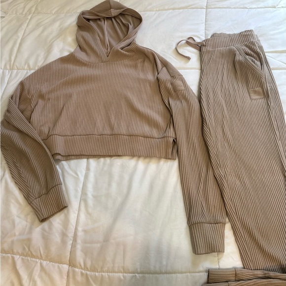 Pants & Jumpsuits | Alo Set | Poshmark